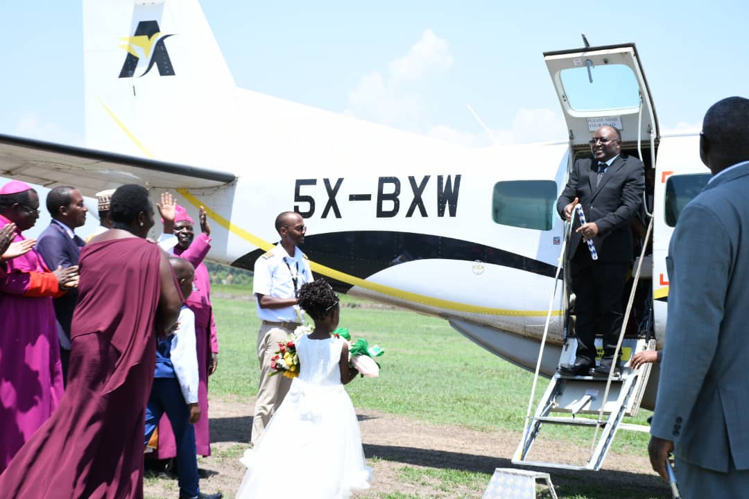 PICTORIAL: Rwenzururu King Charles Wesley Mumbere finally returns home – Daily Express
